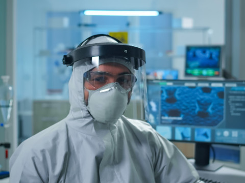 Real-Time Dosimetry Shows Highest Exposure at the Operator’s Hand